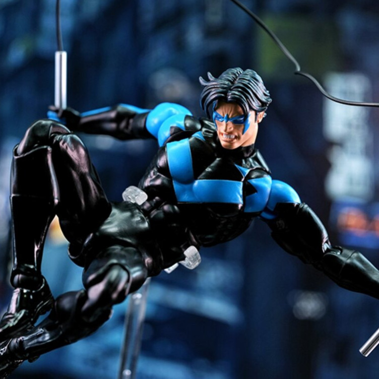 Play Mall All: Muñecos de Colección : Batman Hush MAFEX 175 Nightwing ...